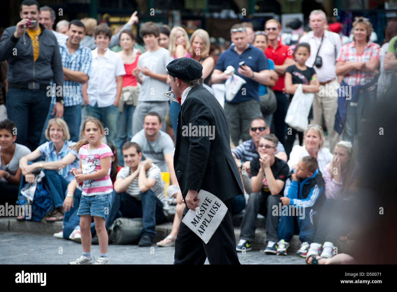Busker and crowd at Covent Garden, London Stock Photo - Alamy