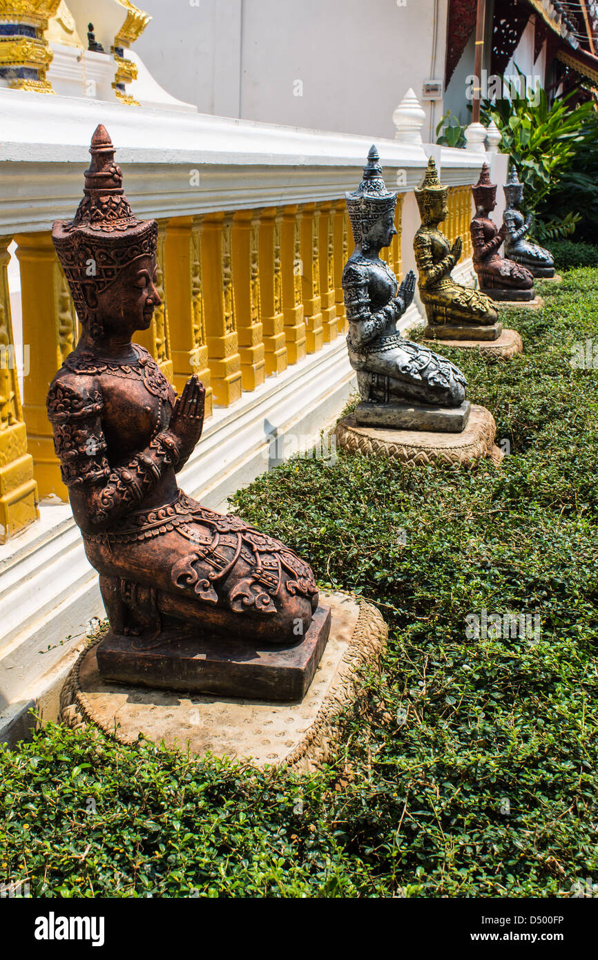 Thepha Thai temple statues Stock Photo - Alamy