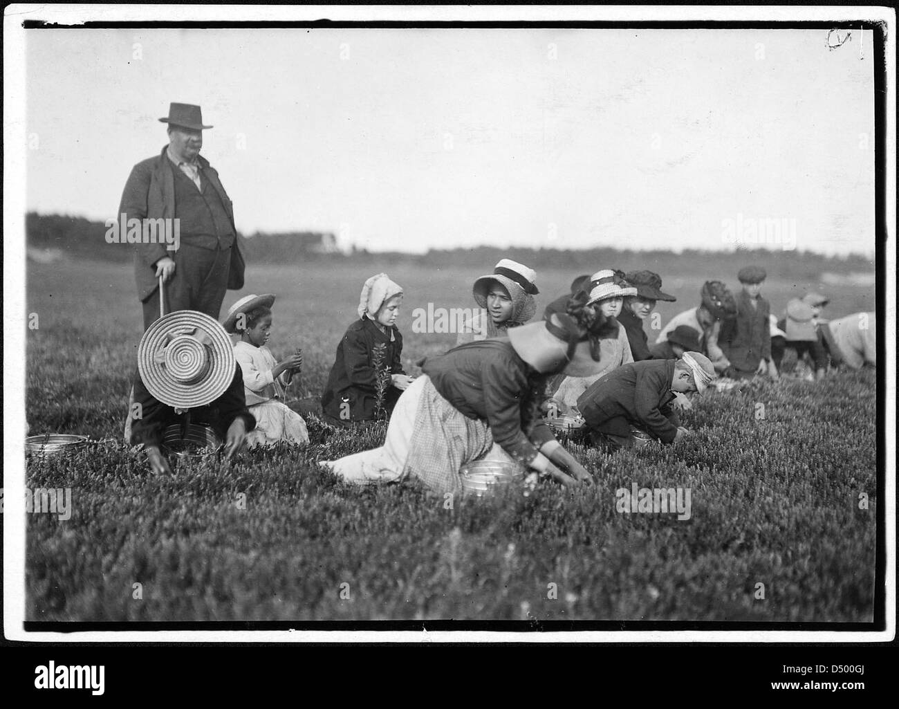 Industrial workers 1911 Black and White Stock Photos & Images - Alamy