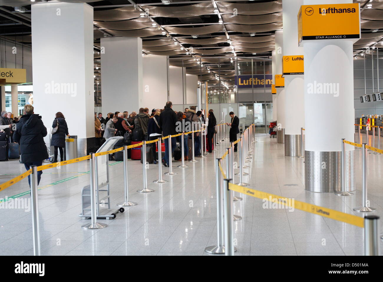 Queues of people hi-res stock photography and images - Alamy