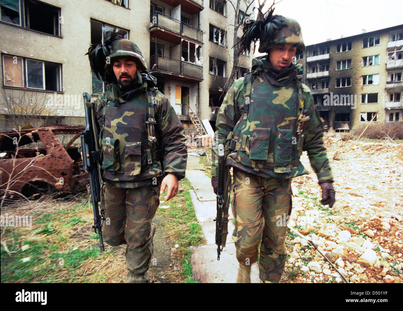 Italian army troops, in Bosnia as part of the United Nations' UNPROFOR ...