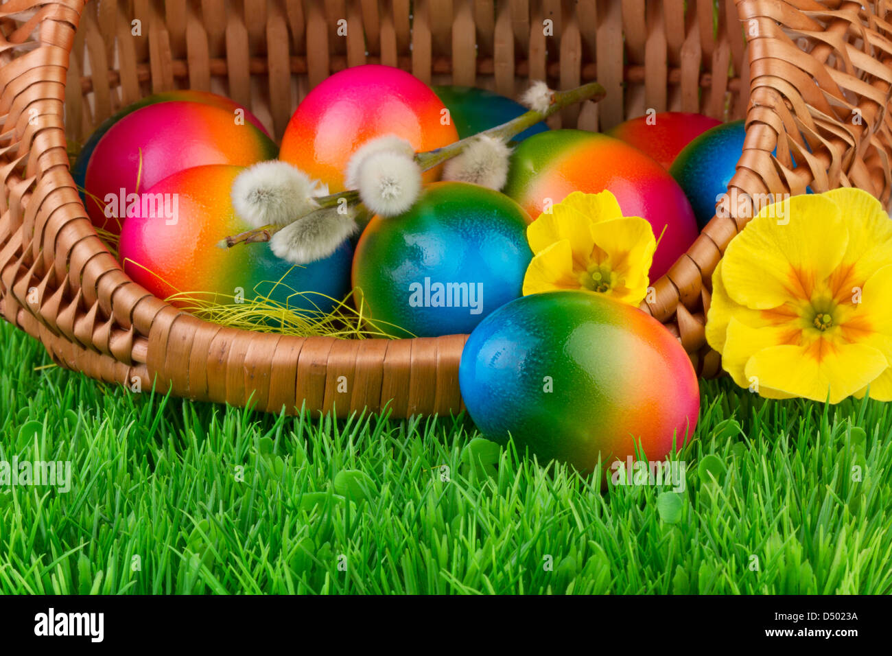 Green grass basket hi-res stock photography and images - Alamy