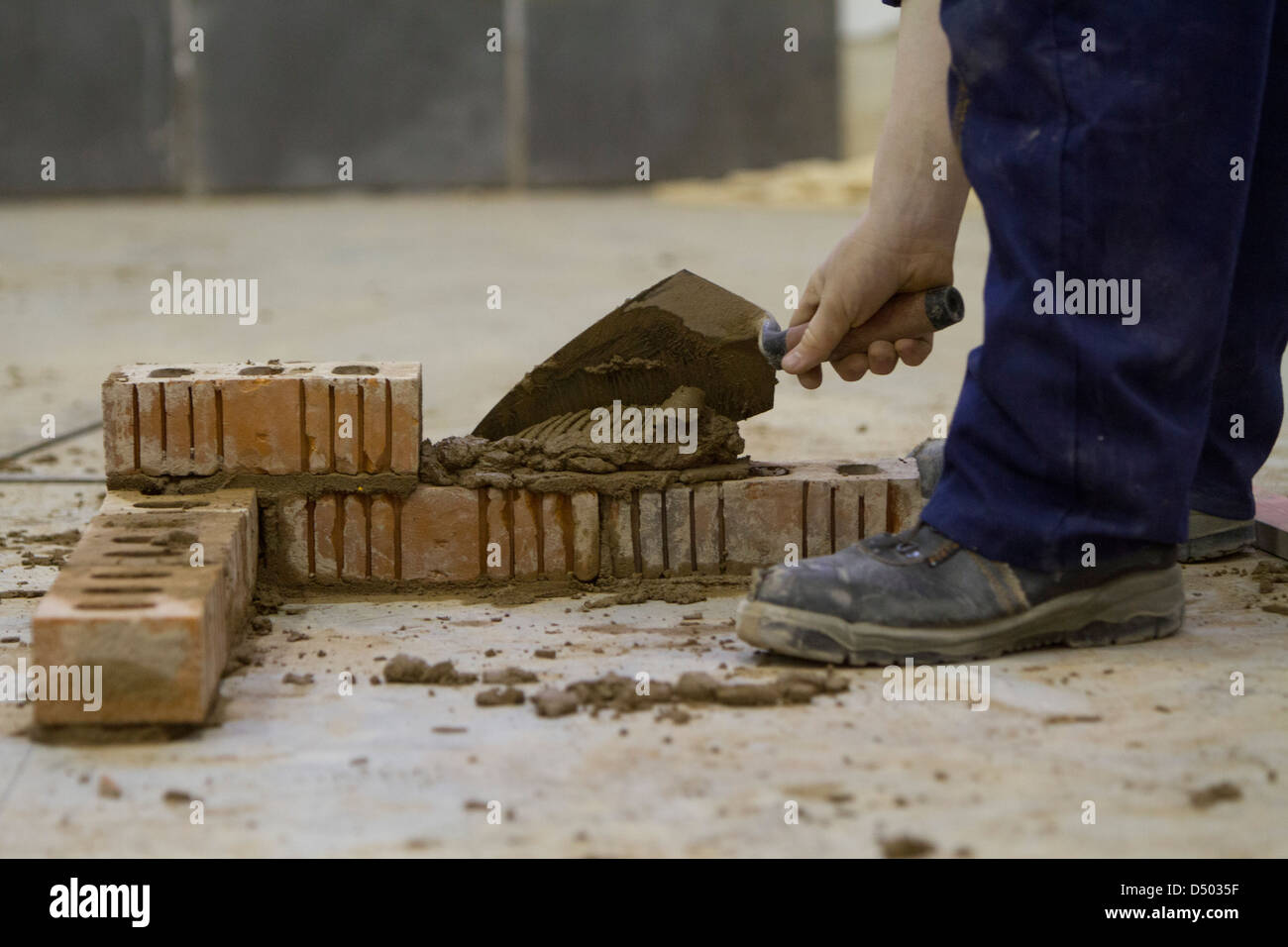 Bricklaying hi-res stock photography and images - Alamy