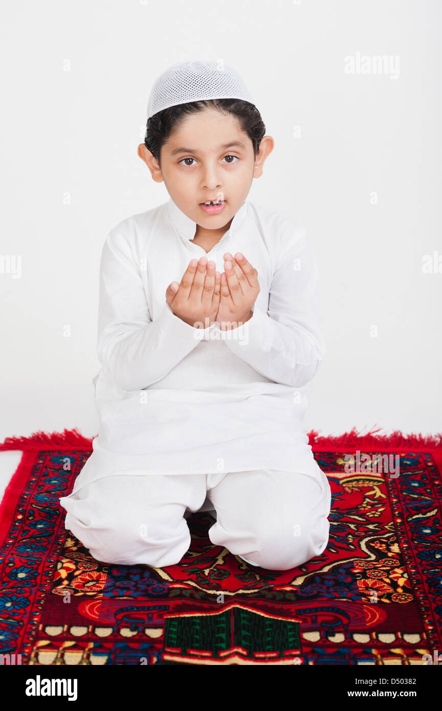 Muslim boy praying Stock Photo - Alamy