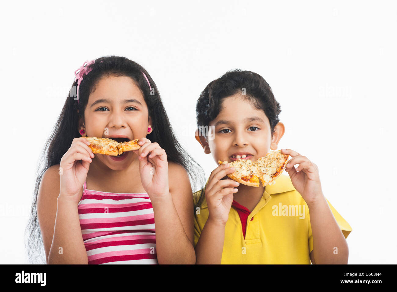 Children eating pizza Stock Photo - Alamy