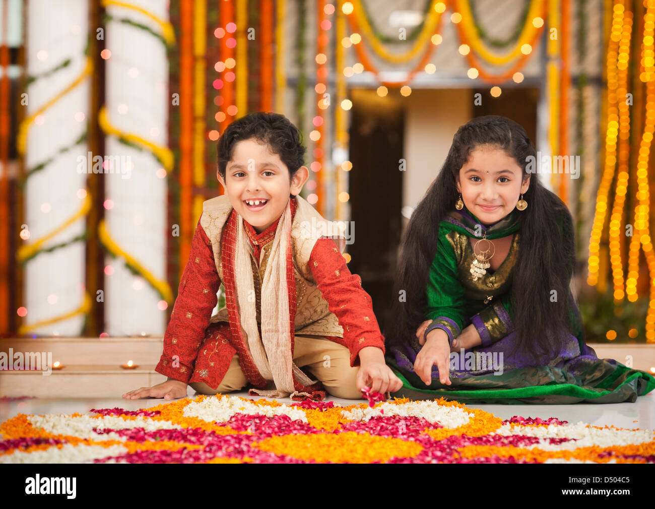 Indian girls making rangoli hi-res stock photography and images - Alamy