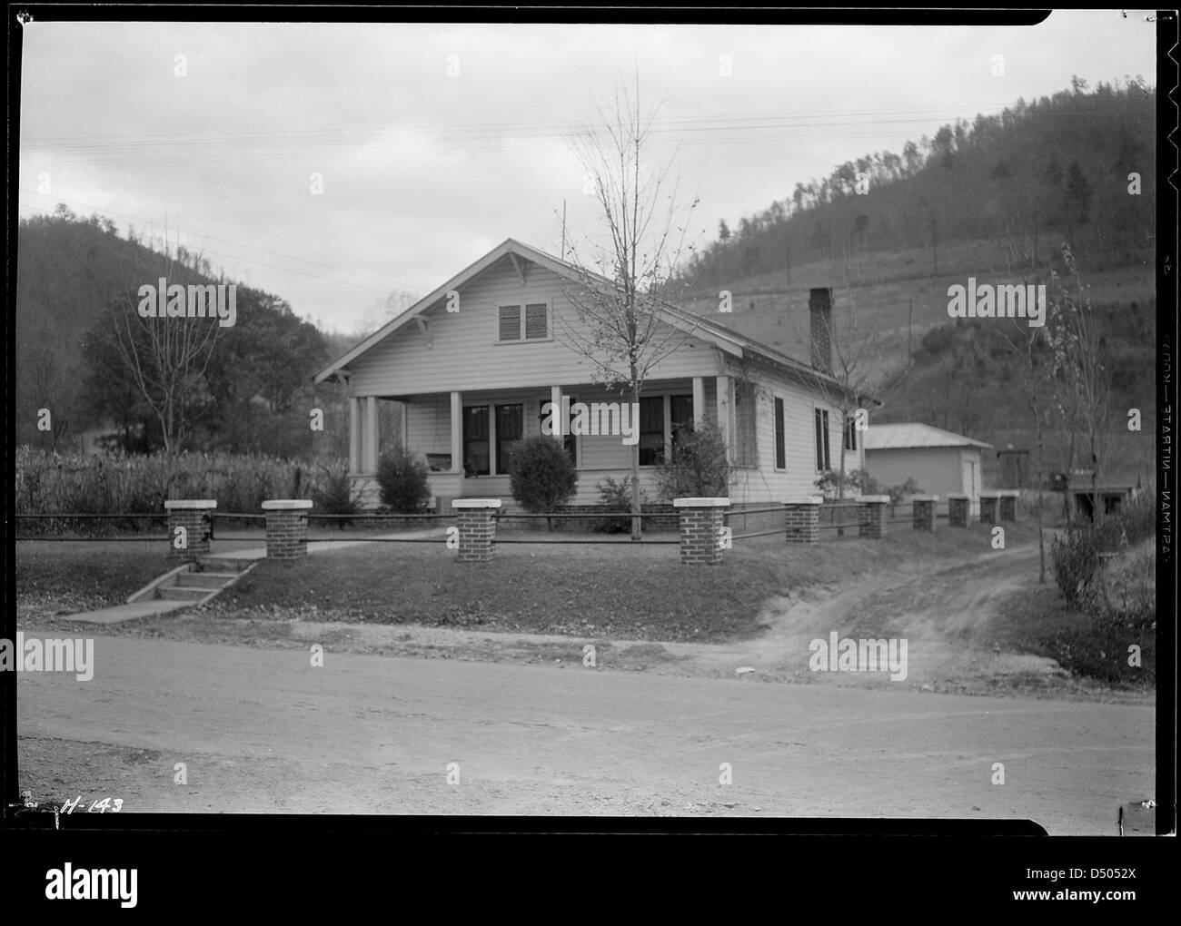 Working class home 1930s hi-res stock photography and images - Alamy