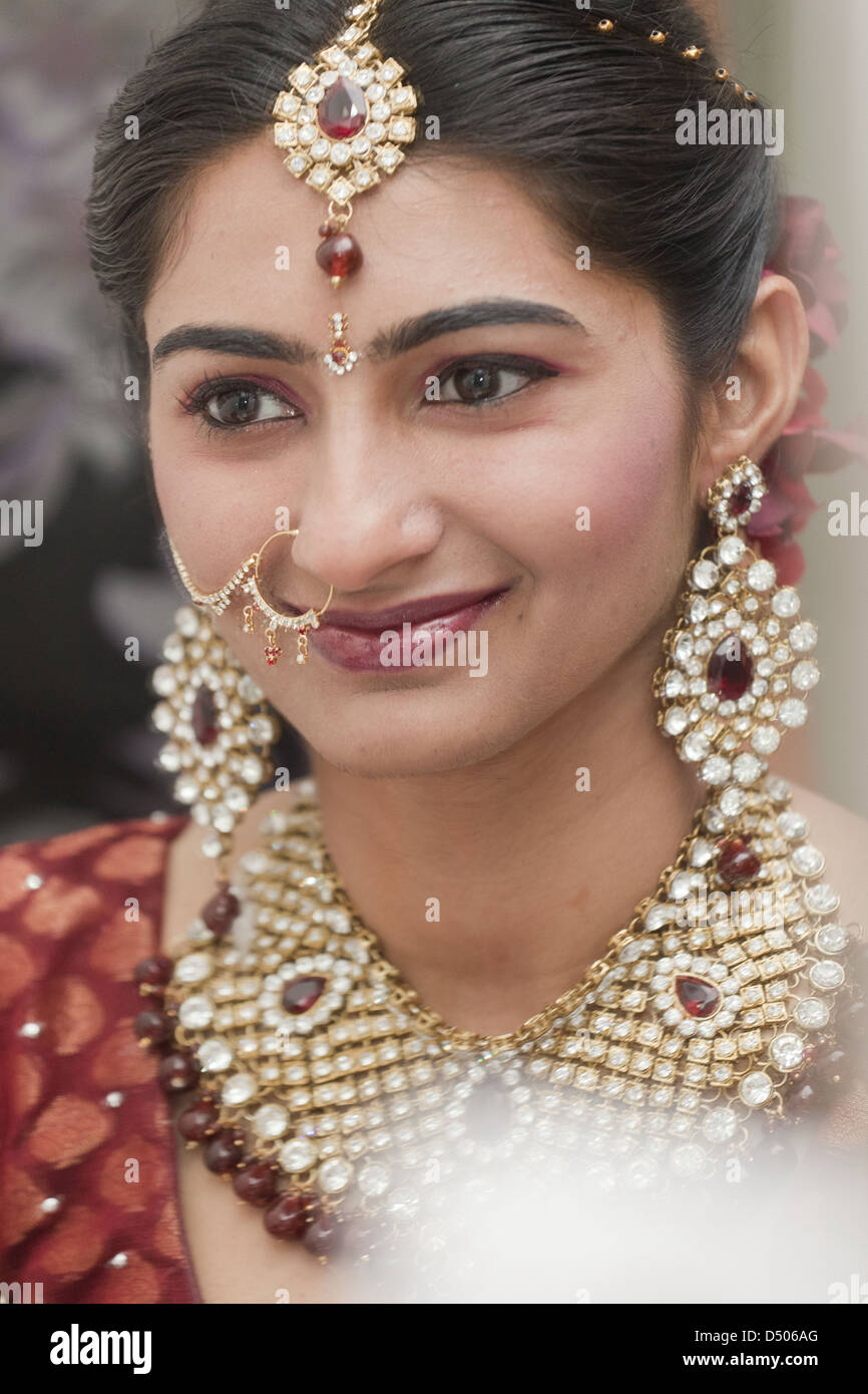 Happy Indian couple at their wedding Stock Photo - Alamy