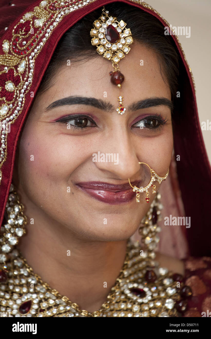 Beautiful Indian, Punjabi Bride at her wedding Stock Photo - Alamy
