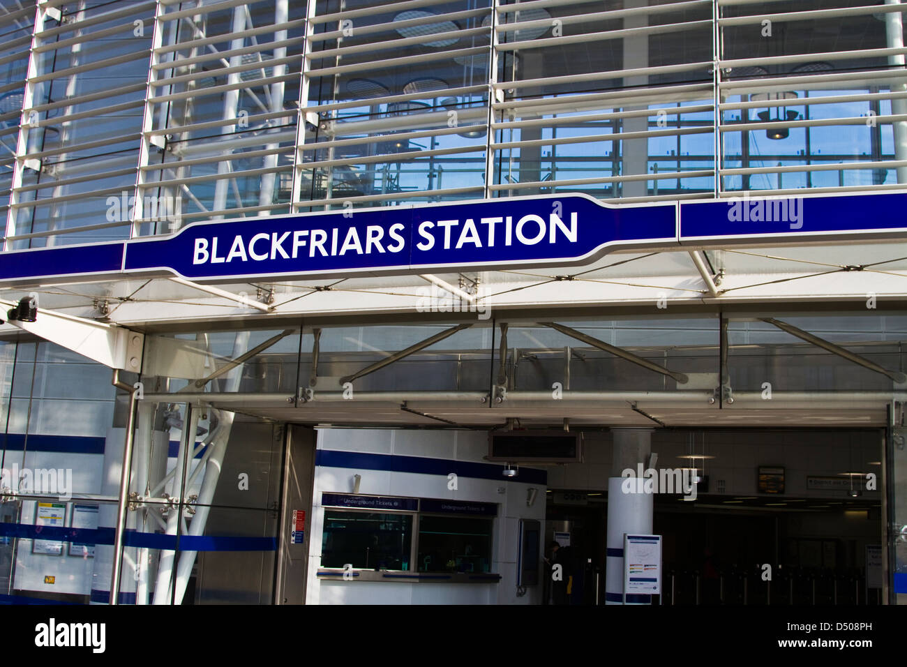 Blackfriars station hi-res stock photography and images - Alamy