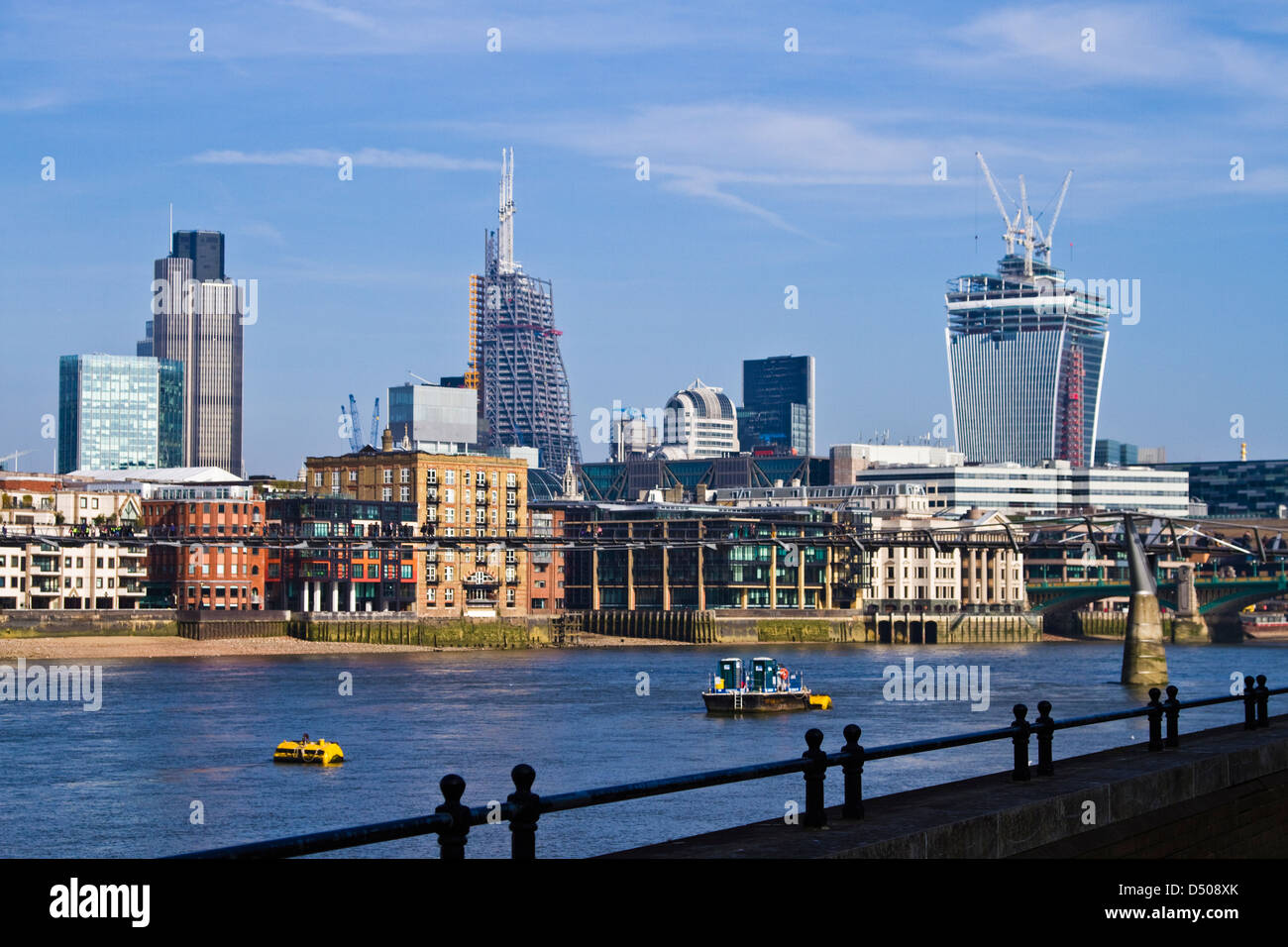 City london river thames hi-res stock photography and images - Alamy