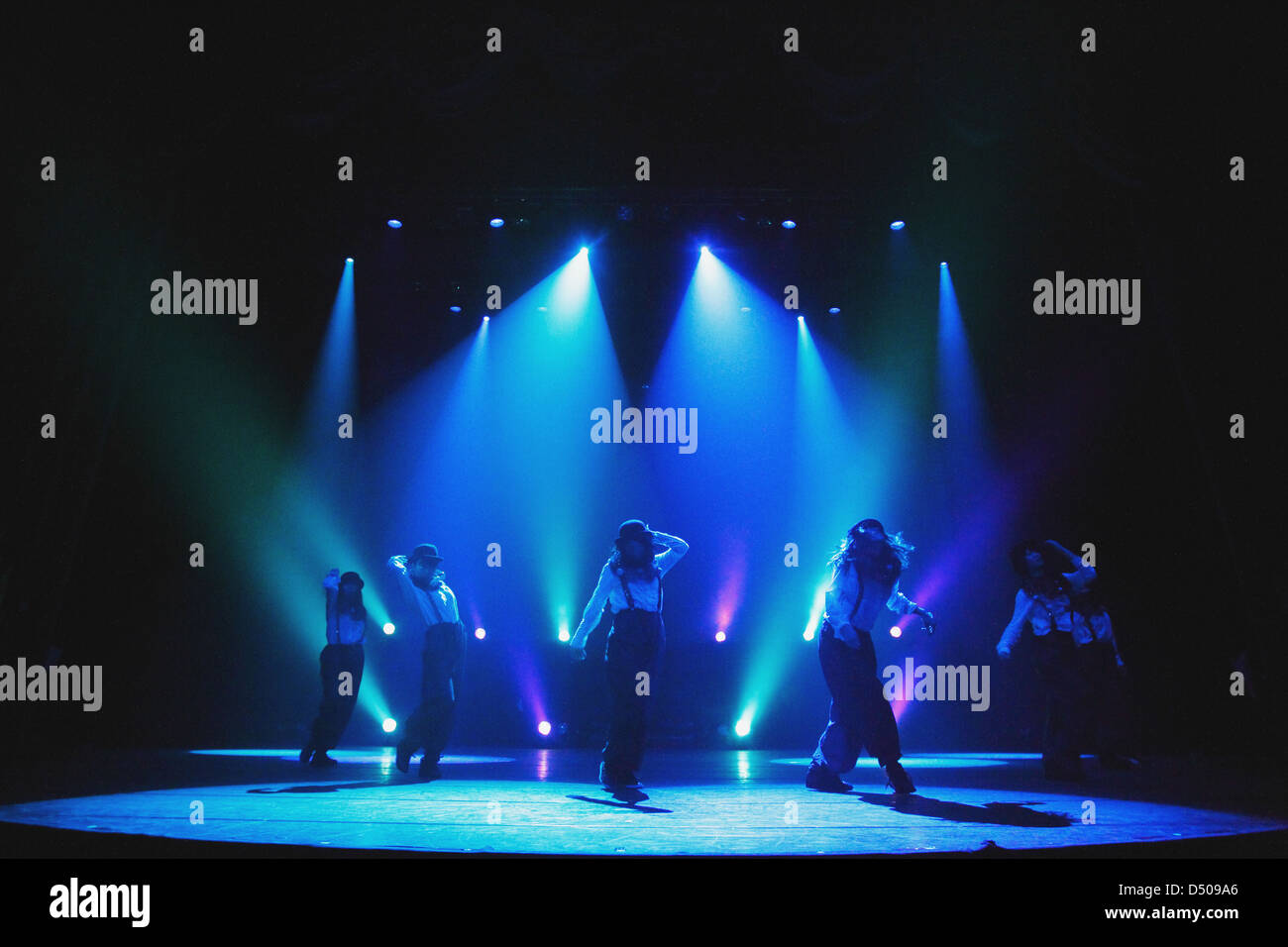 Group of dancers performing Stock Photo - Alamy