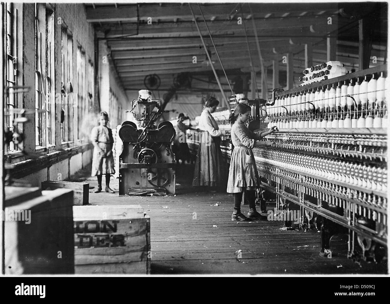 Child workers cotton mill lewis hine hi-res stock photography and ...