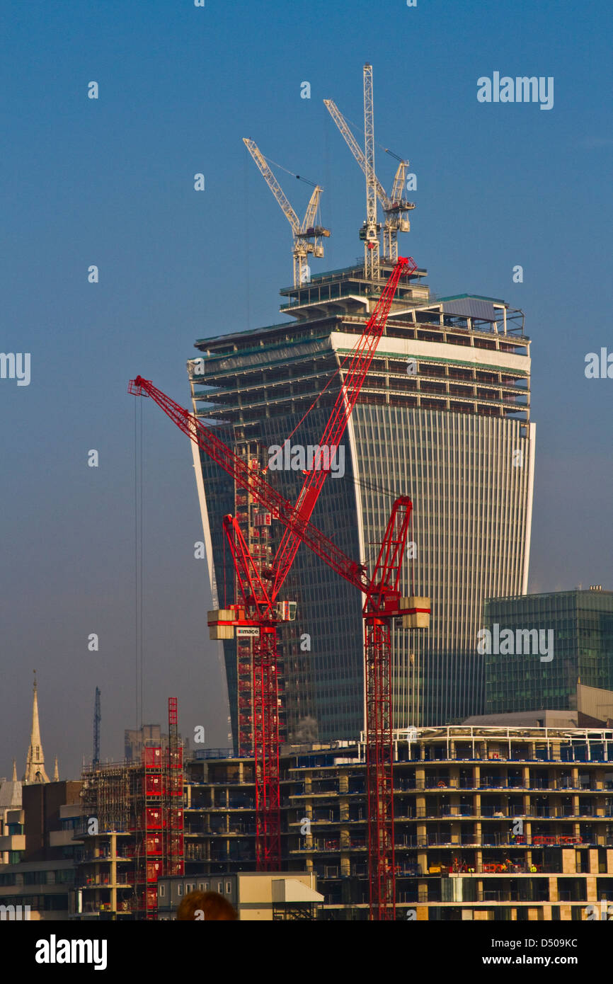 20 fenchurch street construction hi-res stock photography and images ...