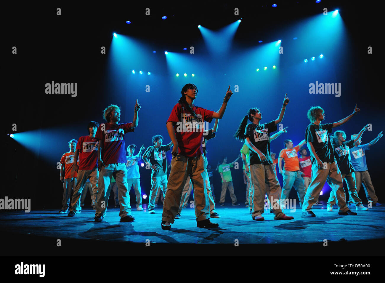 Group of dancers performing Stock Photo - Alamy