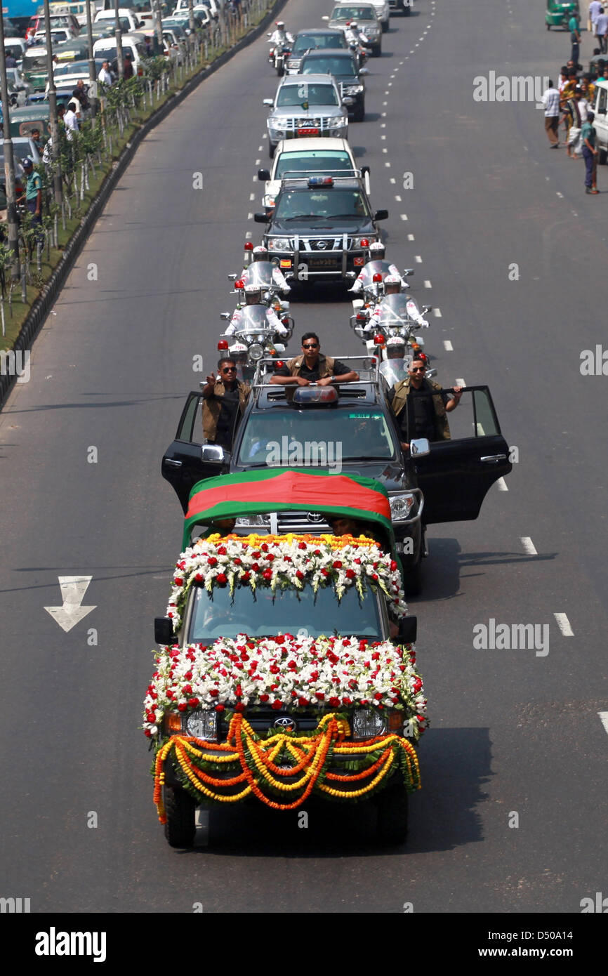 Dhaka, Bangladesh. 21st March 2013. A vehicle with the coffin of ...