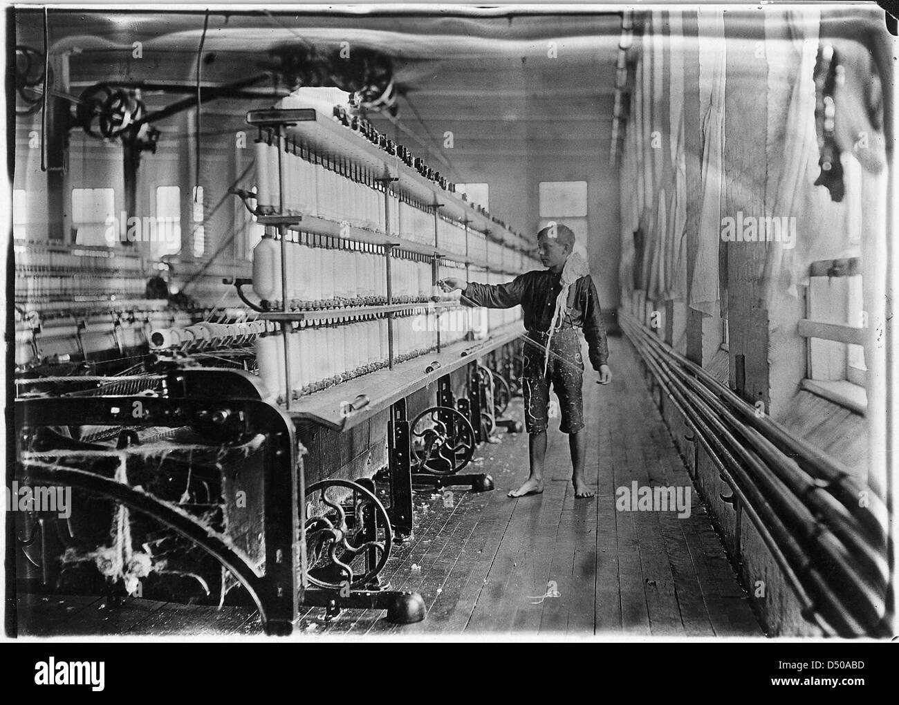 Mule spinning hi-res stock photography and images - Alamy