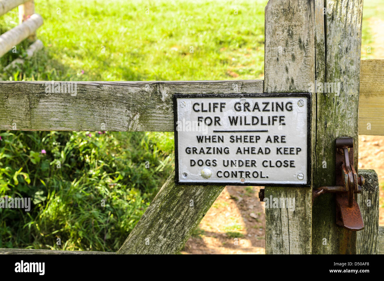 Warning sign dog hi-res stock photography and images - Alamy