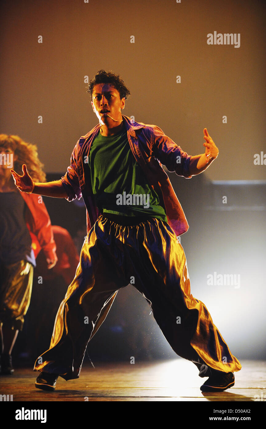 Dancer hip hop stage hi-res stock photography and images - Alamy