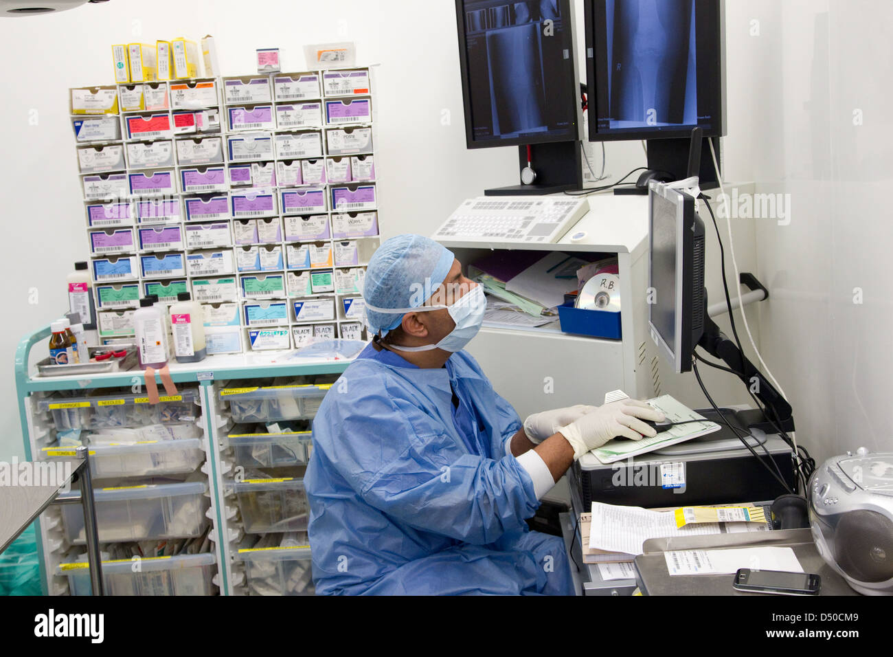 Anaesthetist during Hospital operation surgery NHS Stock Photo - Alamy