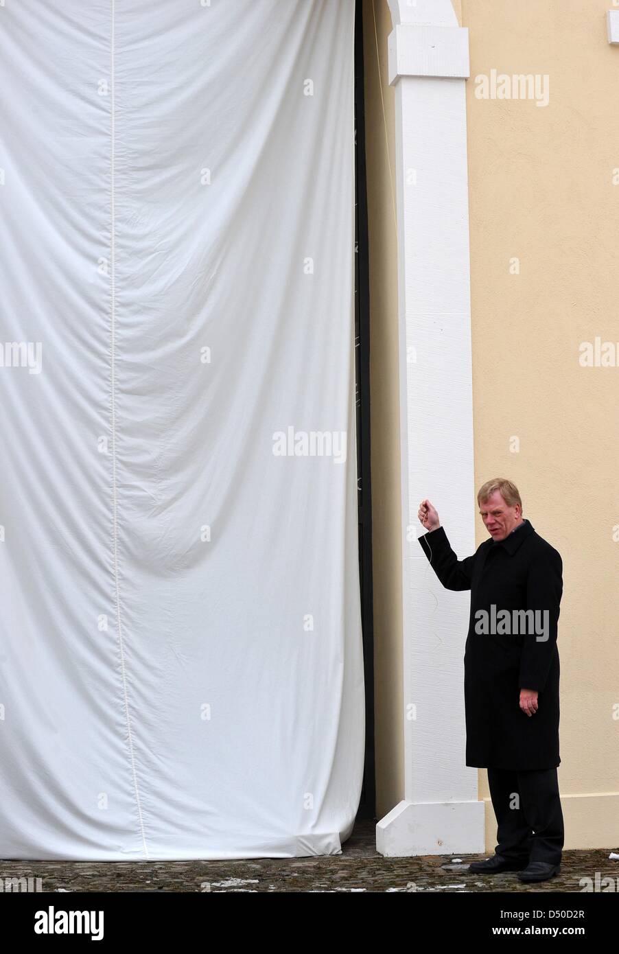 Saxon Finance Minister Georg Unland unveils the 'Peace window' at the ...