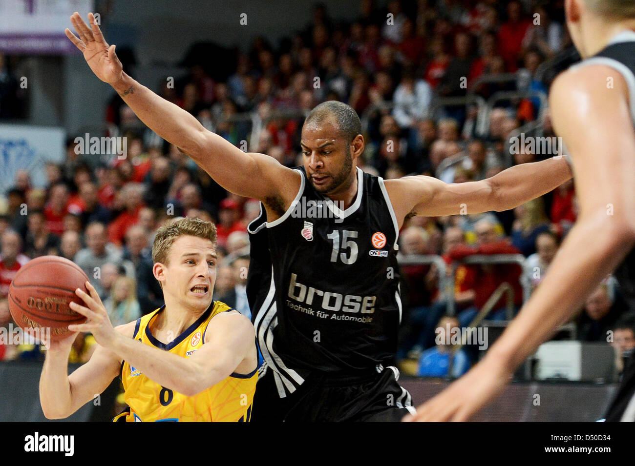 Bamberg's Sharrod Ford vies for the ball with Berlin's Heiko ...