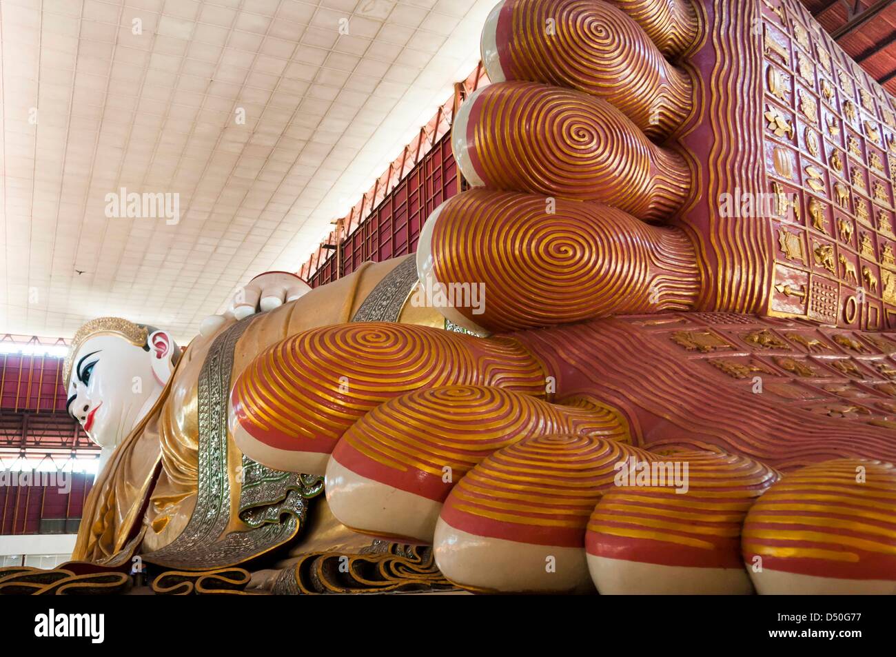 Yangon, Chauk Htat Gyi Pagoda Stock Photo - Alamy