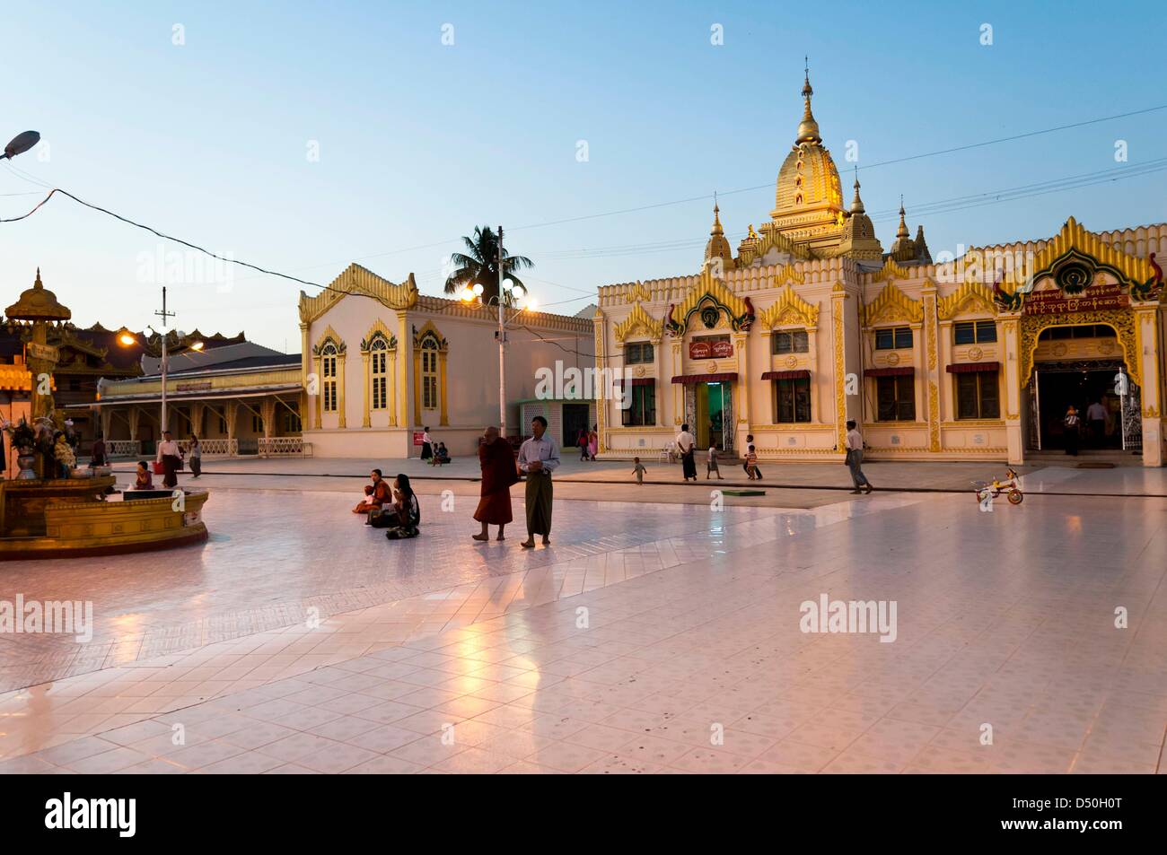 Yangon, Botataung Pagoda Stock Photo - Alamy