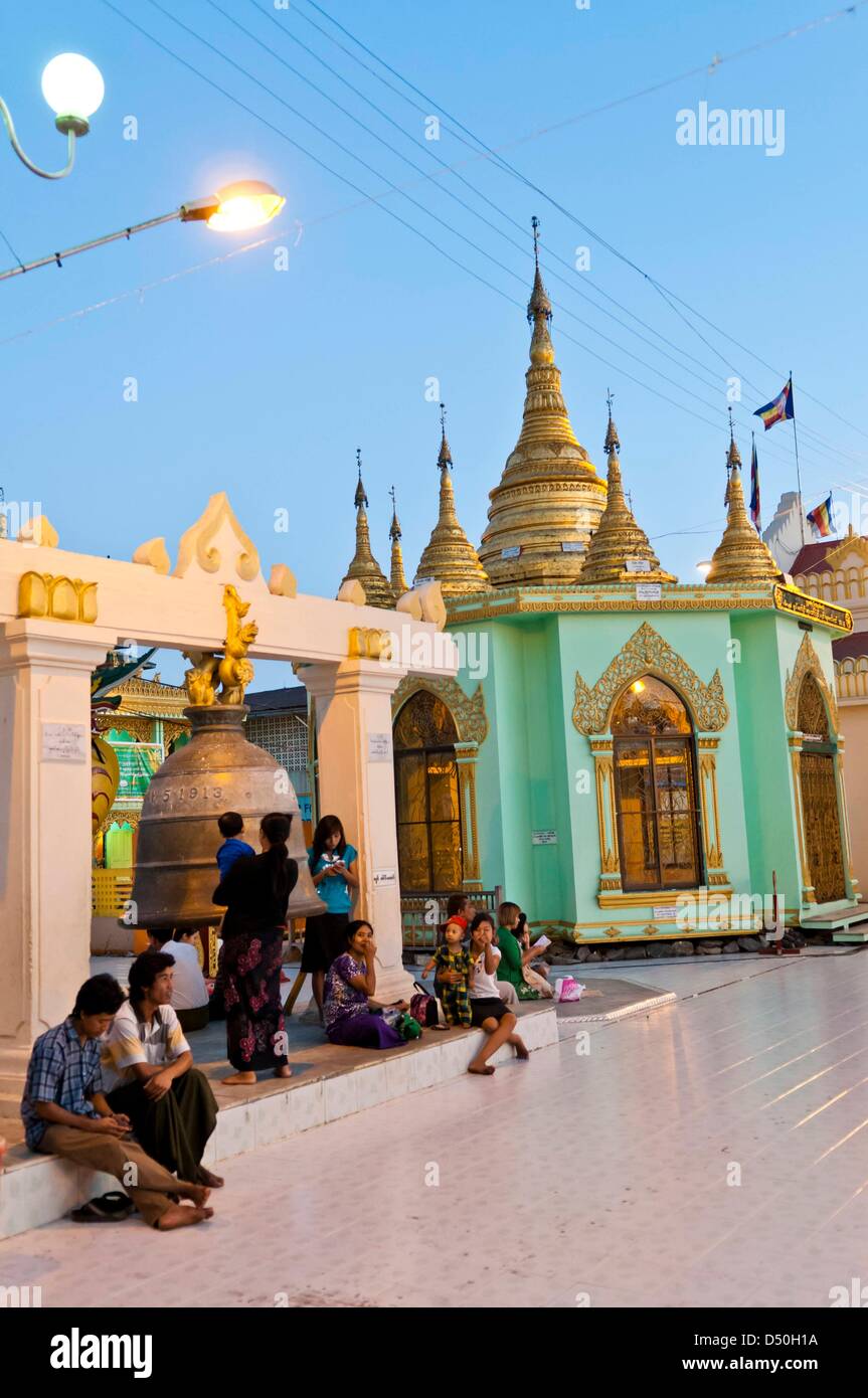 Yangon, Botataung Pagoda Stock Photo - Alamy
