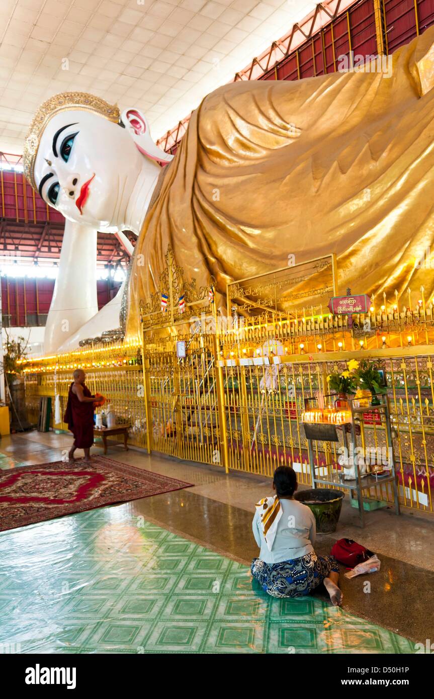 Yangon, Chauk Htat Gyi Pagoda Stock Photo - Alamy