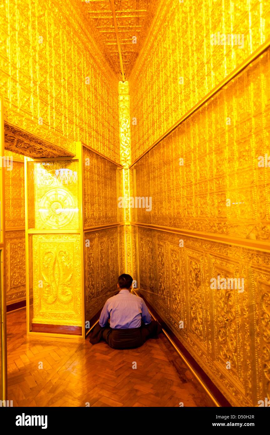 Yangon, Botataung Pagoda Stock Photo - Alamy