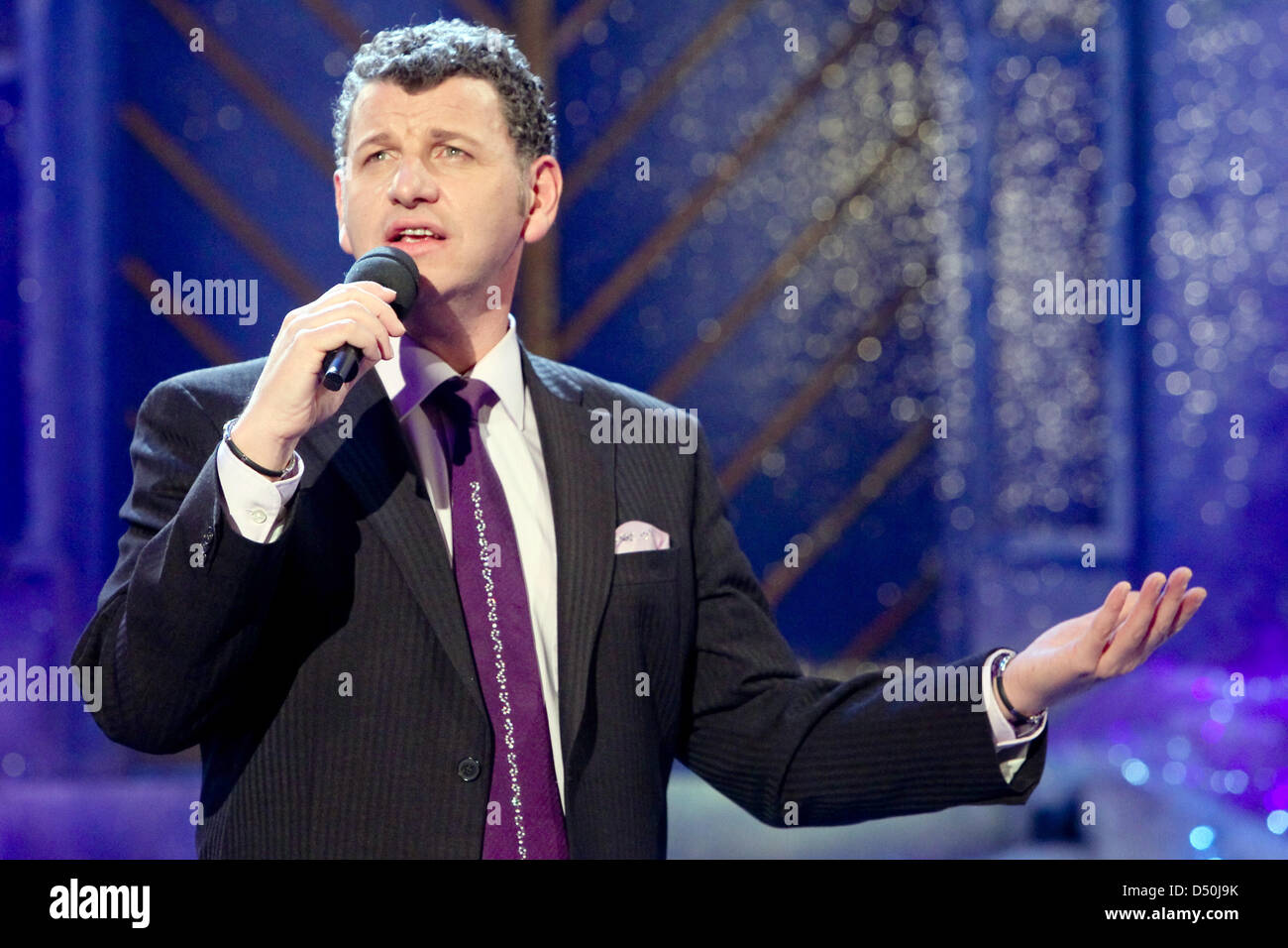 Semino rossi hi-res stock photography and images - Alamy