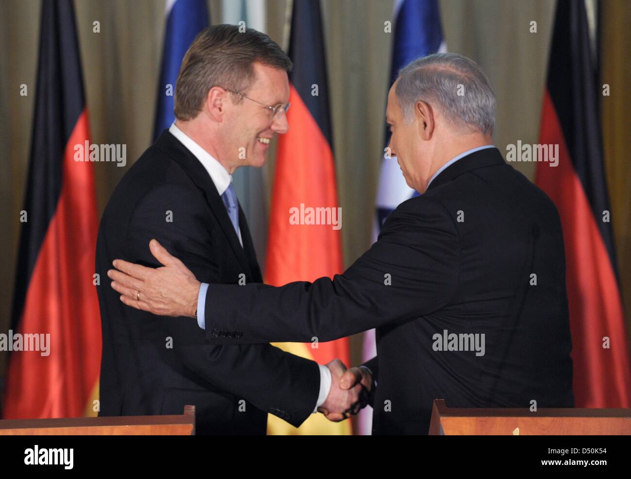 Israels Prime Minister Benjamin Netanjahu (R) and German President ...