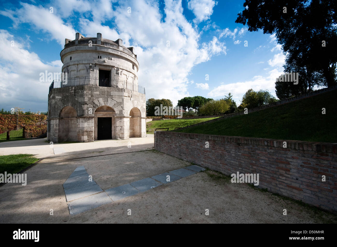 Mausoleo di teodorico hi-res stock photography and images - Alamy