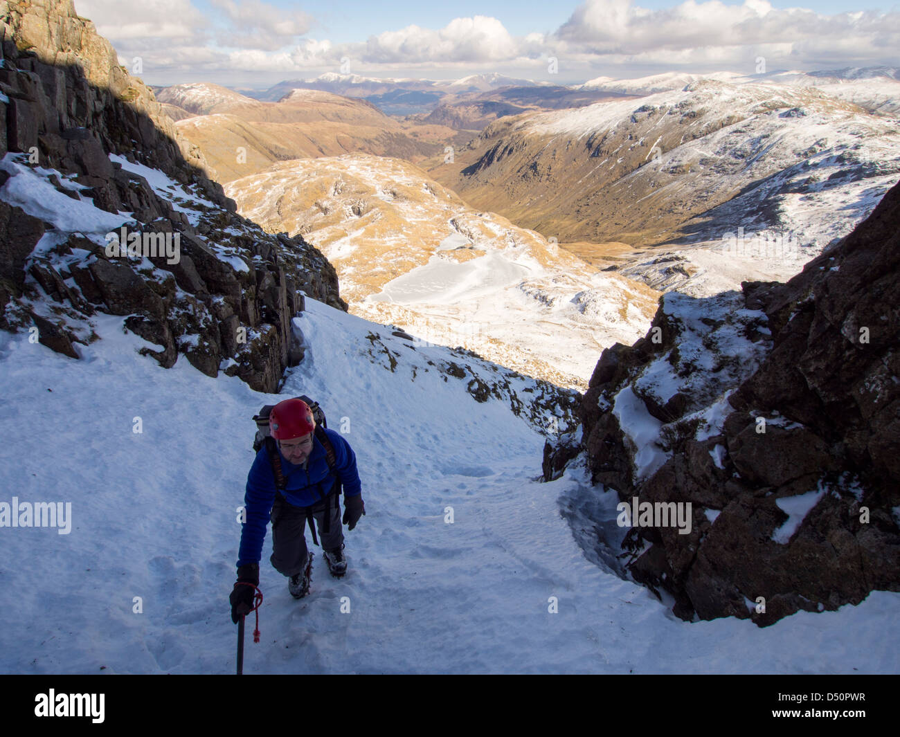 A winter climber in Custs gully on Great End, Lake District, UK Stock ...