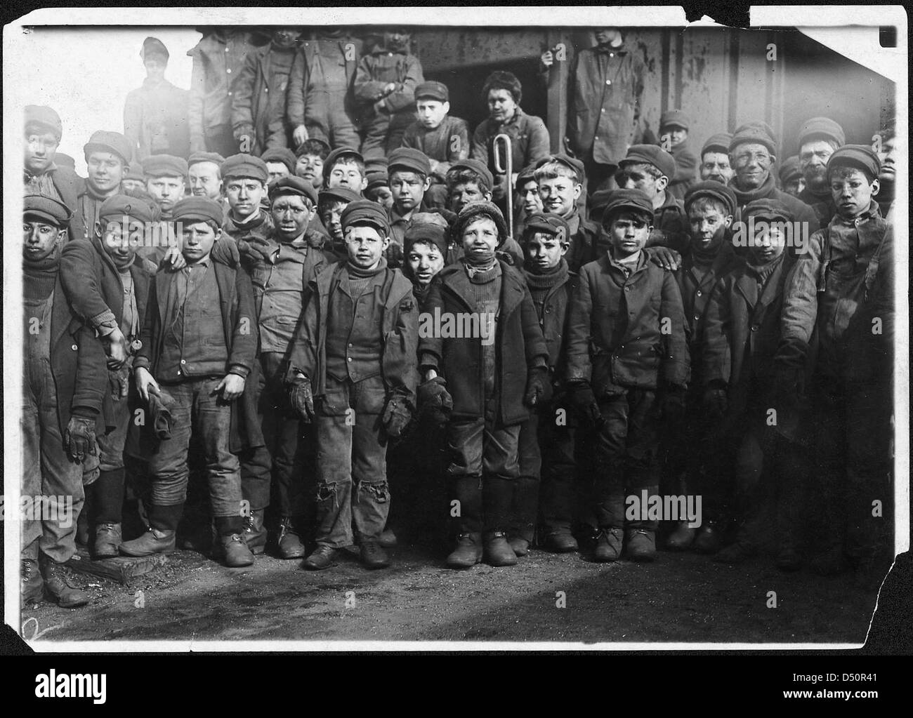 Breaker boys working in the Ewen Breaker in South Pittston ...
