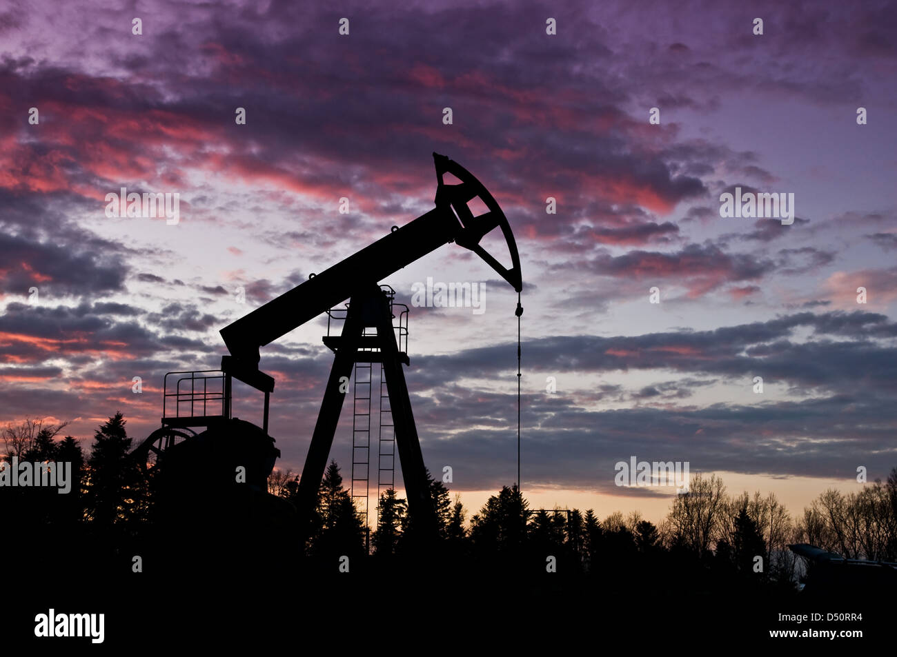 Oil rig sunset hi-res stock photography and images - Alamy