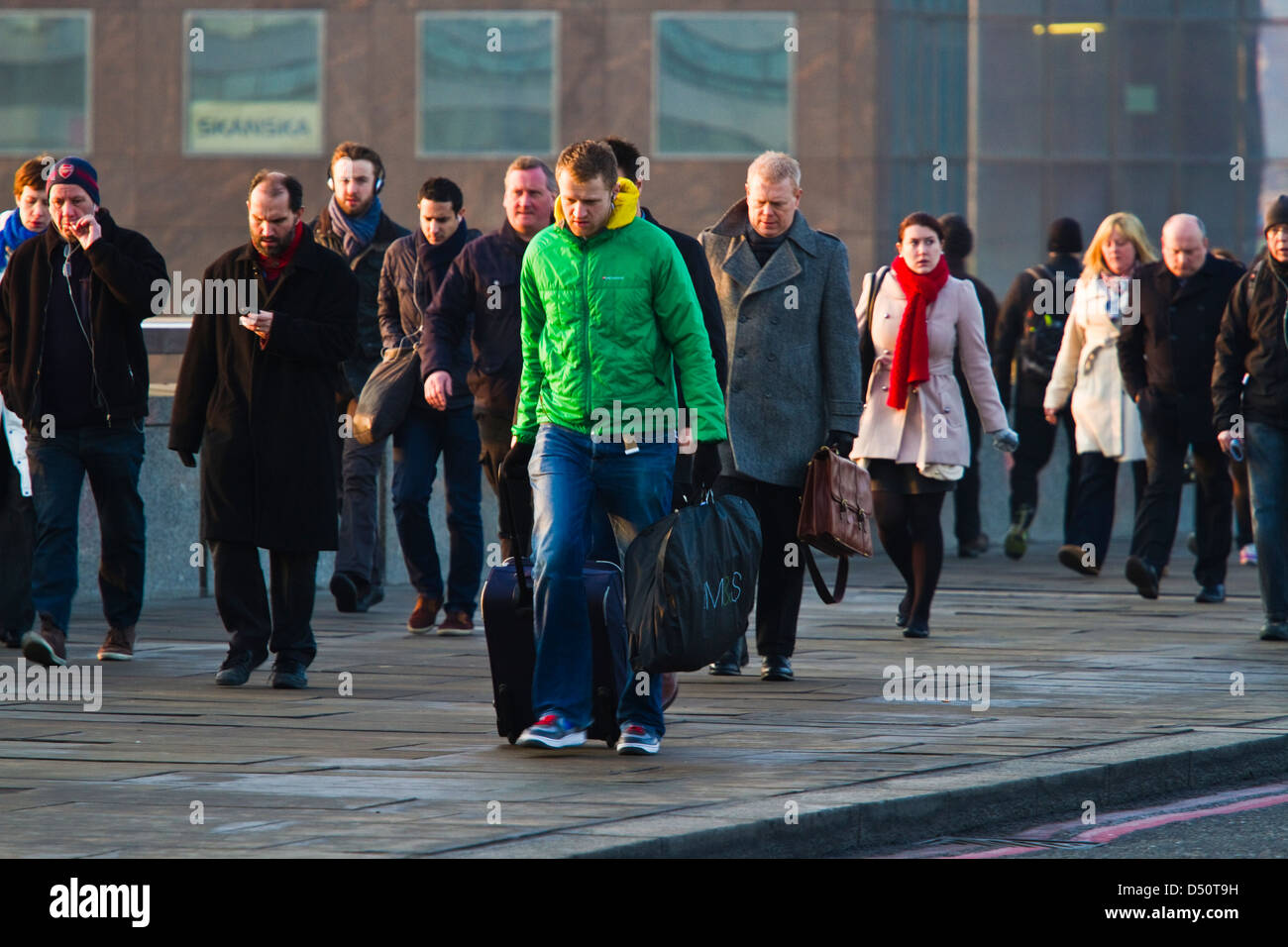 Morning commuters on London bridge Stock Photo - Alamy