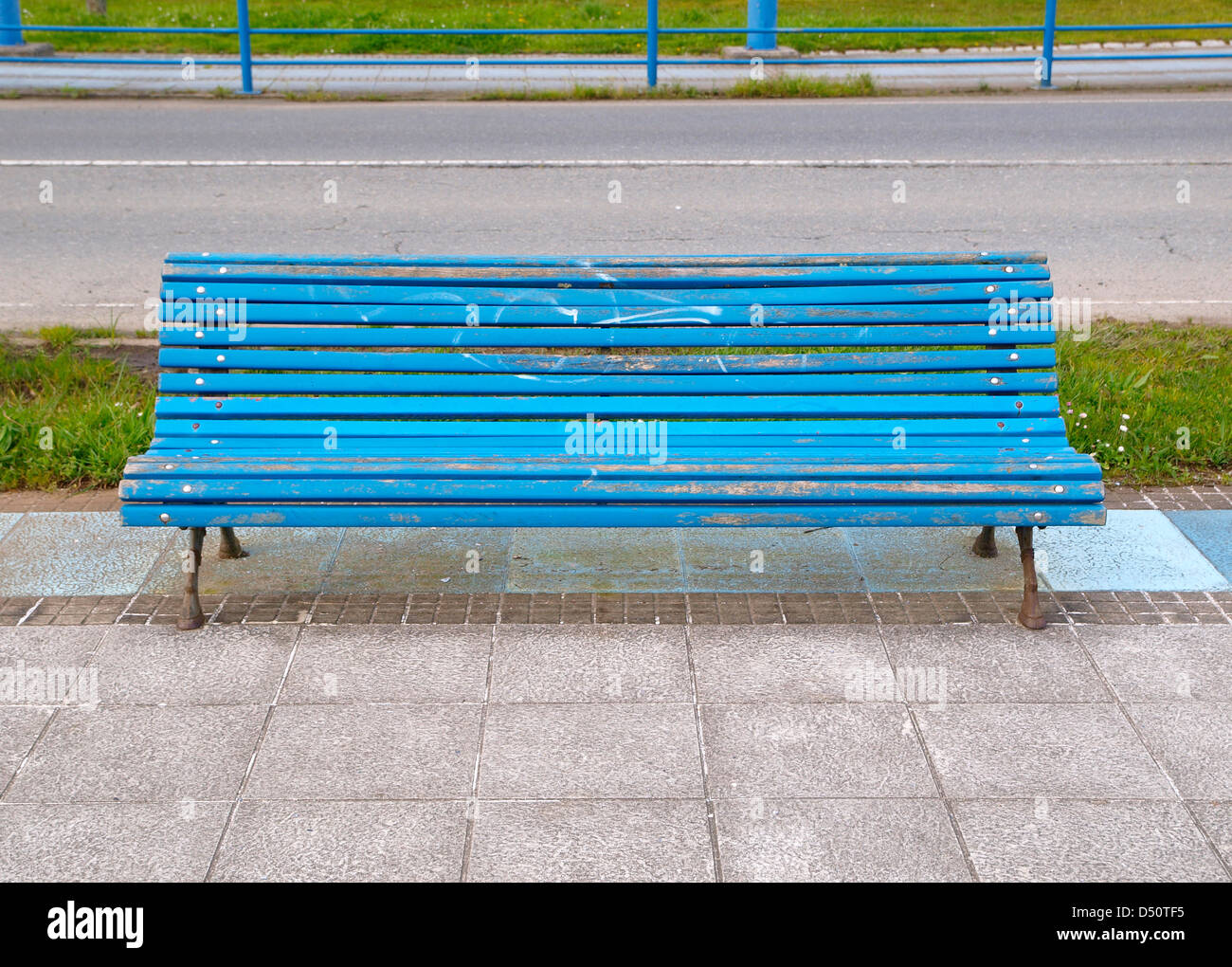Wooden park bench in nature. A good place to sit Stock Photo - Alamy