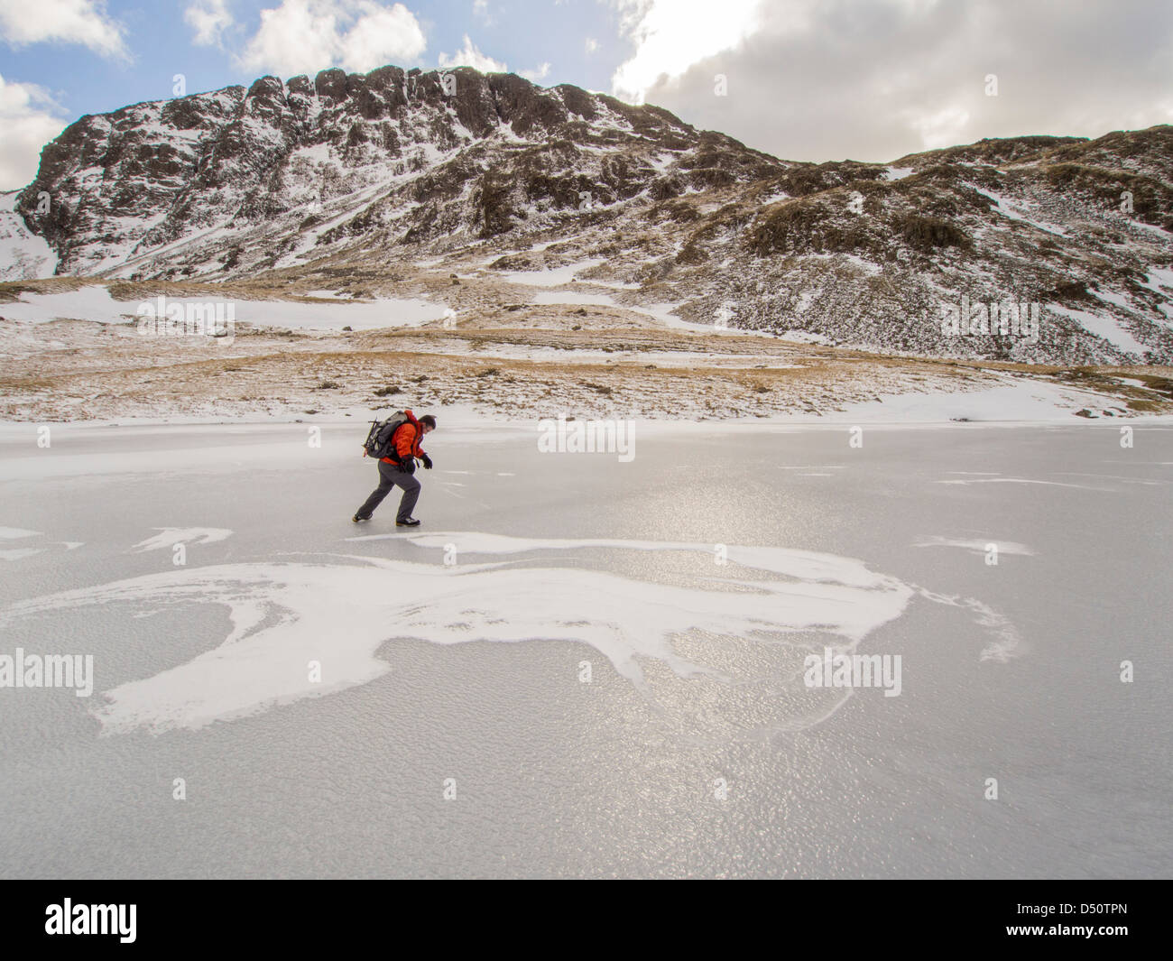 Sprinkling snow over frozen hi-res stock photography and images - Alamy