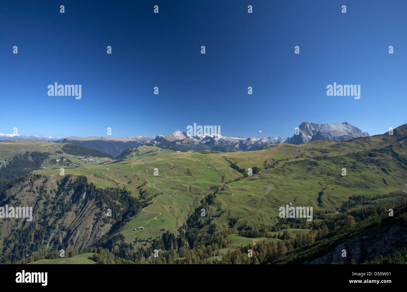 Compatsch, Italy, overlooking the peaks of the Geisler group Stock ...