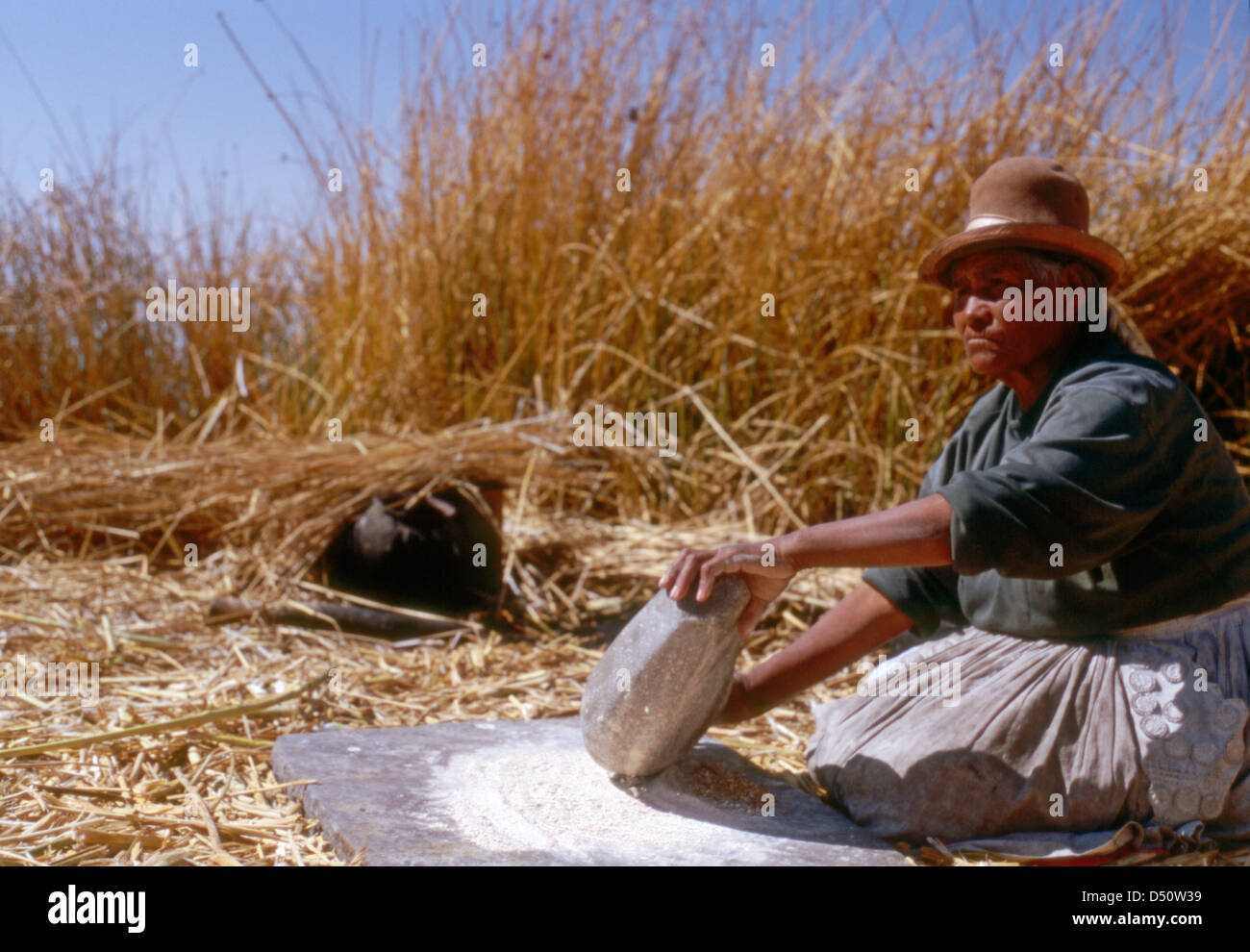 Peruvian lady uros hi-res stock photography and images - Alamy