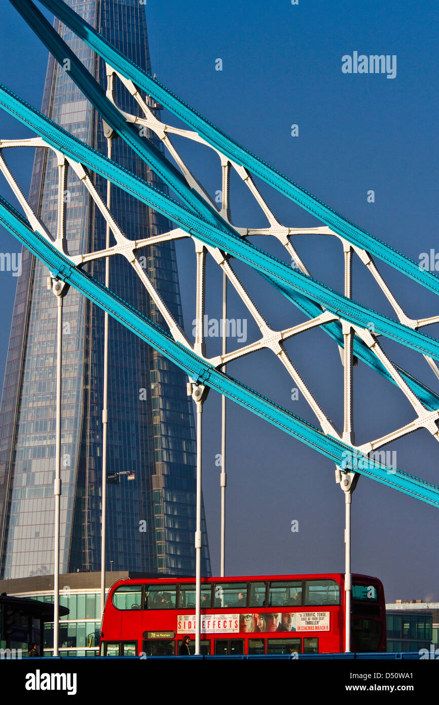 Bus tower bridge hi-res stock photography and images - Alamy