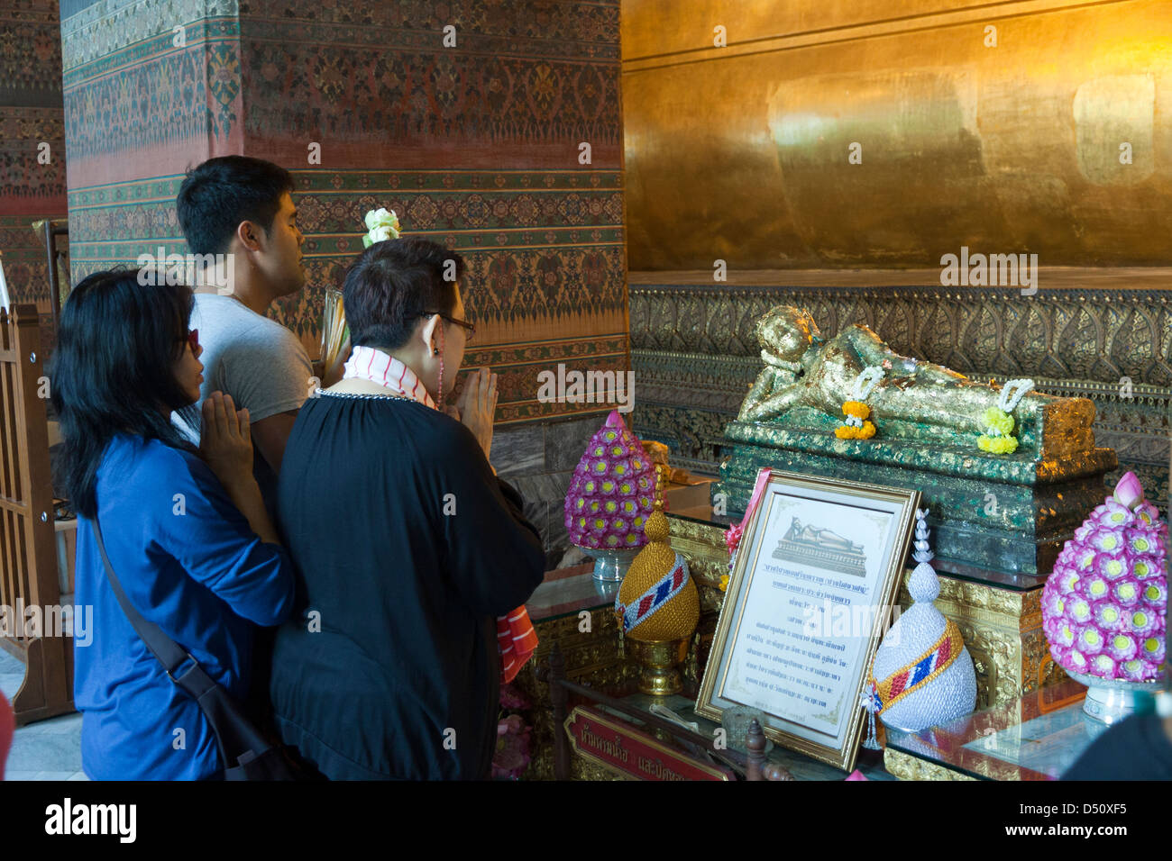 Worship of buddha hi-res stock photography and images - Alamy