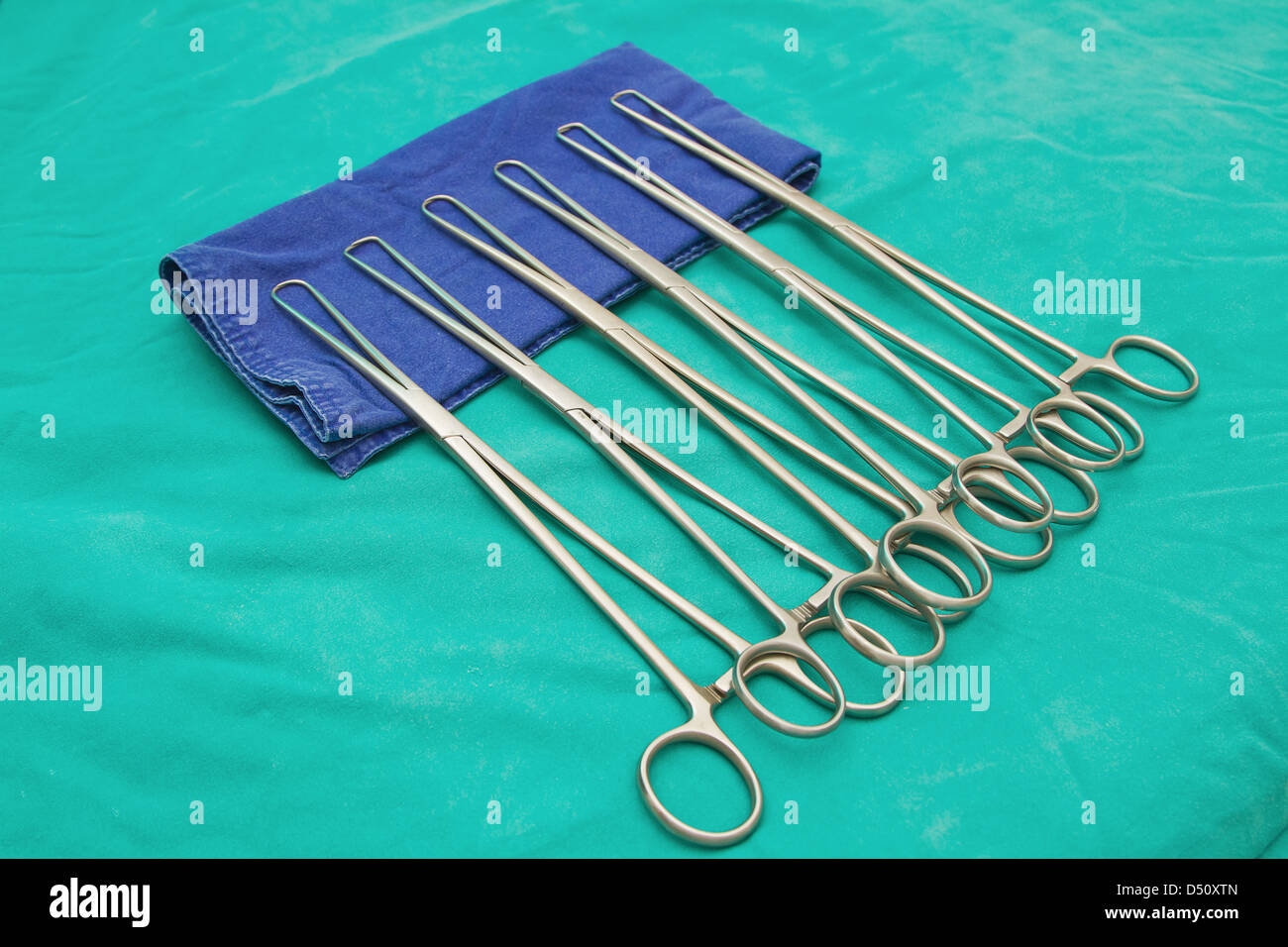 Surgical instruments hi-res stock photography and images - Alamy
