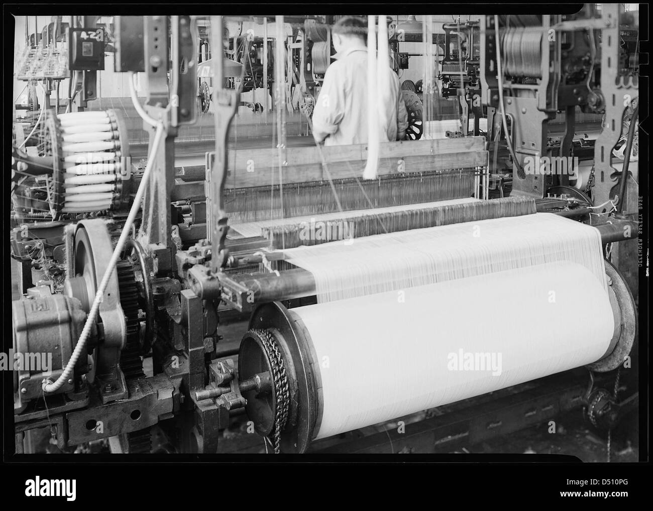 Factory worker 1930s hi-res stock photography and images - Alamy