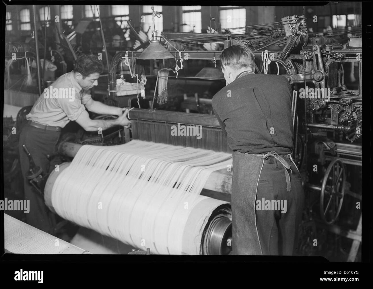 Harness loom hi-res stock photography and images - Alamy