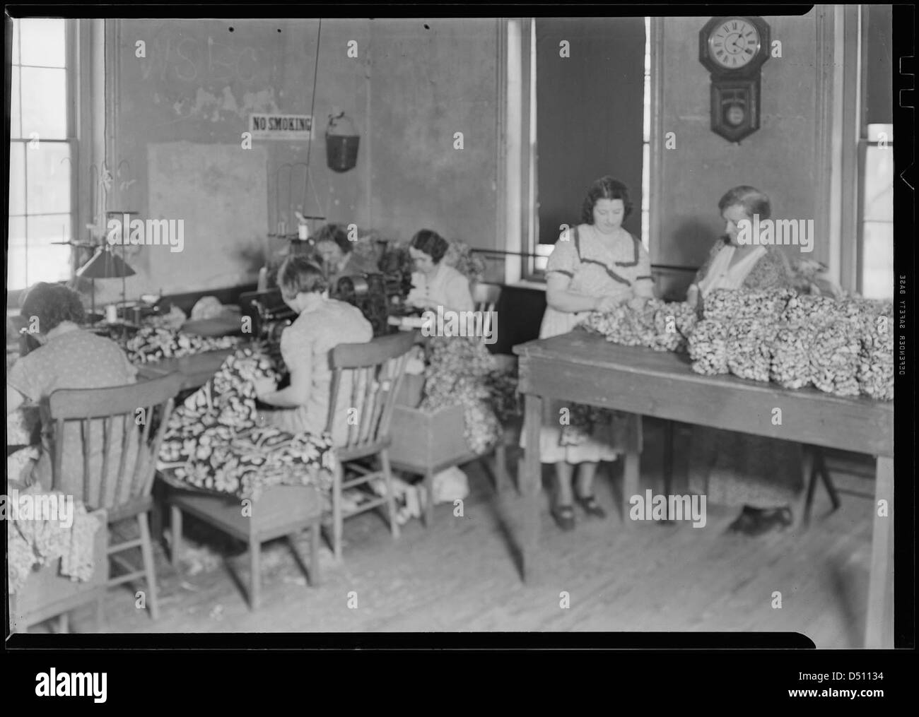 Poor dress hi-res stock photography and images - Alamy