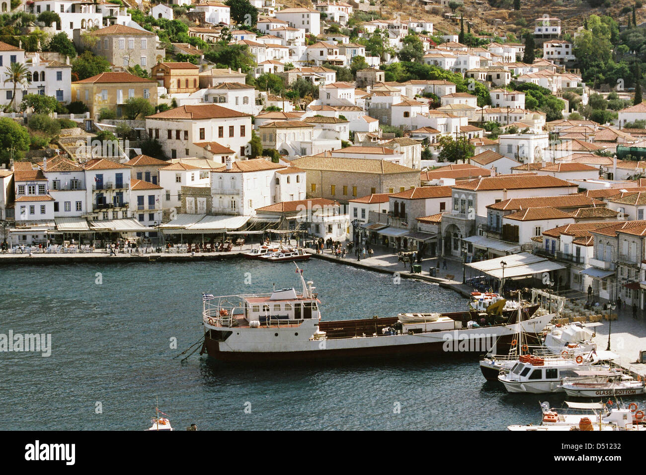 A view from above of the horseshoe-shaped harbour and quay of Hydra ...