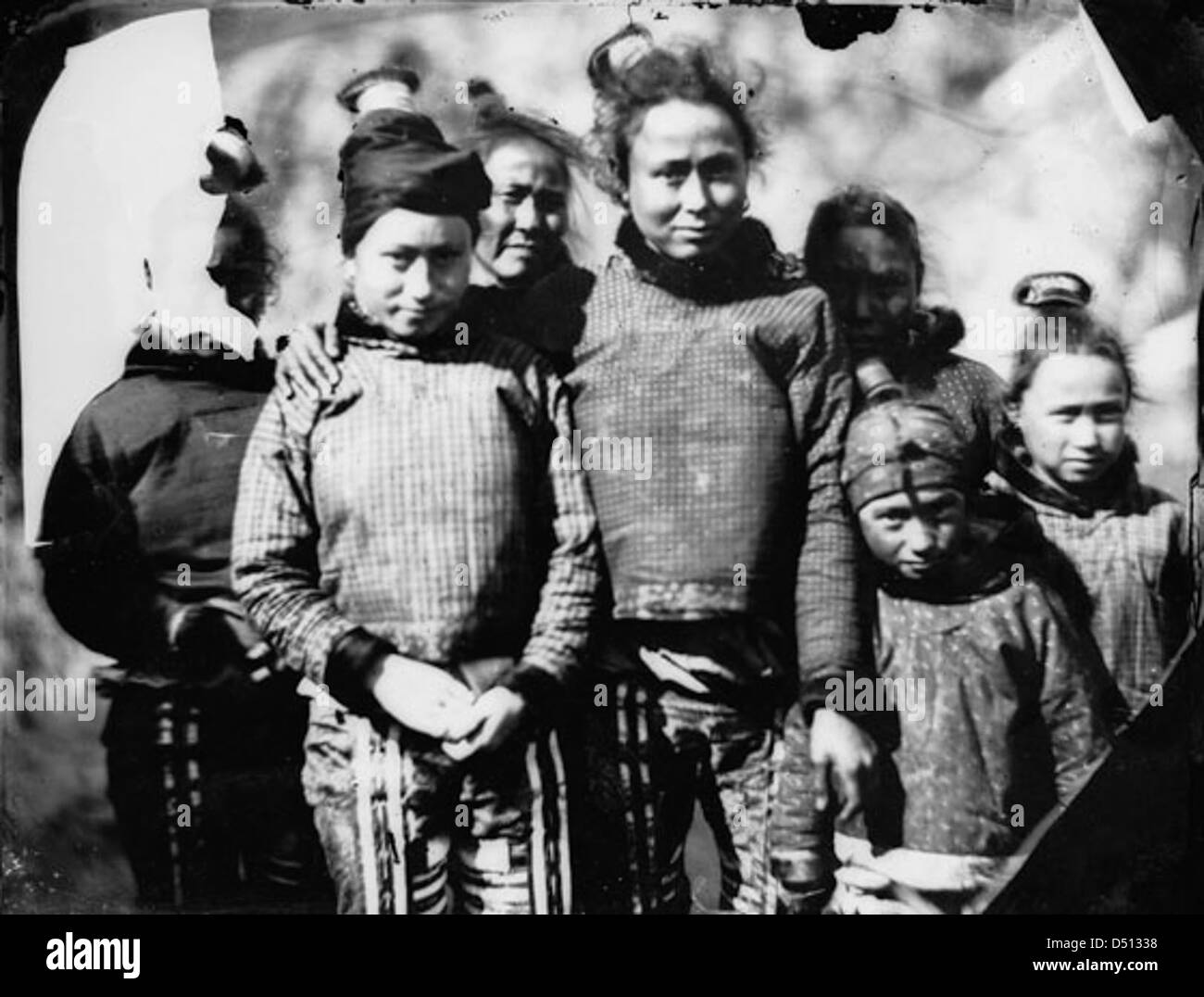 Inuit girls hi-res stock photography and images - Alamy